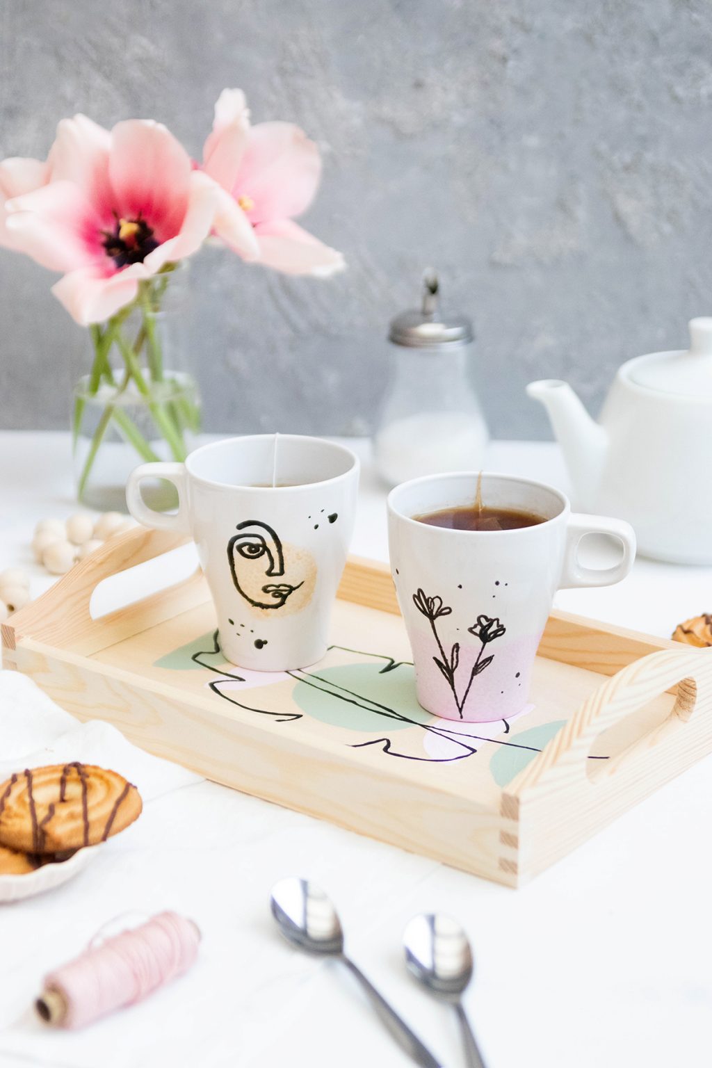 Line Art DIY: Tassen und Tablet im Japandi Style gestalten