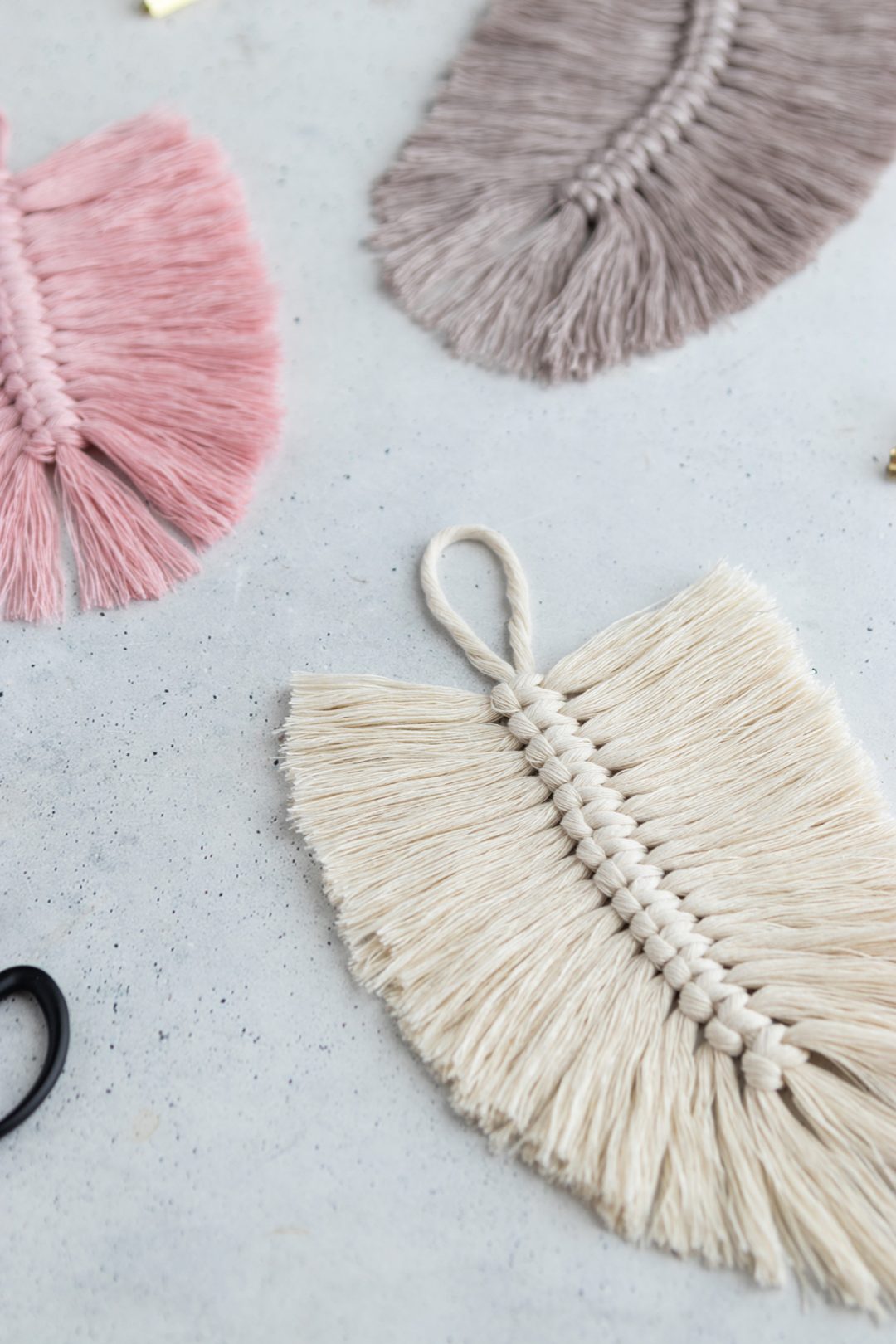 DIY Makramee Feder einfach selber machen