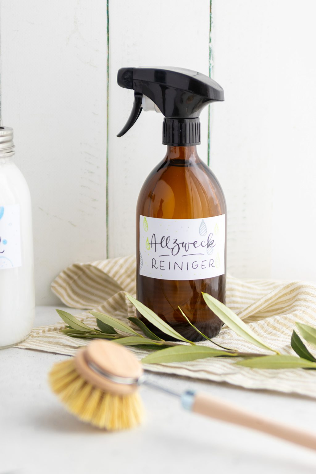 Einfache DIY Putzmittel selber machen + hübsche Etiketten