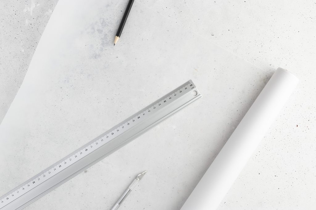 DIY Windlicht basteln und mit Krepppapierblumen verzieren