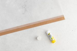 DIY Windlicht basteln und mit Krepppapierblumen verzieren