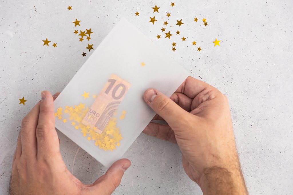 DIY Geldgeschenk: Glückwunschkarten mit Geld basteln