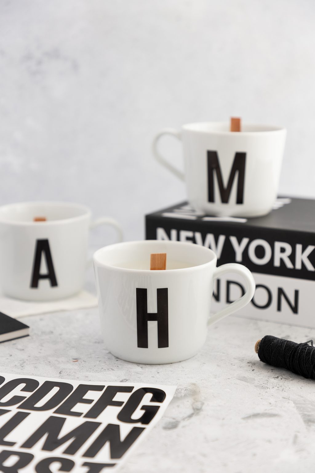 Stilvolle Geschenkidee: DIY Kerzen in Tassen basteln